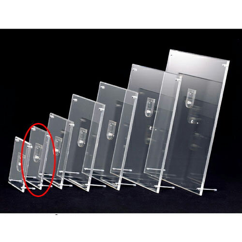 商品の仕様●高級感のある斜めカットのアクリルフレーム 面取りをしているので、高級感があります。ヨコ置きでもお使いいただけます。 壁掛け対応パーツが背面に付いています。●サイズ：15×20cm●内寸：12.2×17.2cm 脚部：L4.5cm...