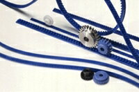 【メーカー特長】 　成形品で変形自在、金属ラックにない幅広い用途が可能です。 ・精度等級 KHK R 001 8級 ・歯形　　　　　　並歯 ・圧力角　　　　　20° ・材料　　　　　　ジュラコン(M25-44) ・熱処理　　　　　なし ・歯...