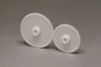 【メーカー特長】 　量産によりコストメリットがあり、軽荷重のOA機器等にご利用ください。 ・精度等級 JIS B 1702-1 N12 級 　(旧 JIS B 1702 8級) ・歯形 　　　並歯 ・圧力角　　　20° ・材料　　　　ジュラ...