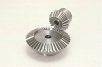 【メーカー特長】 　材料にSUS303を採用し、サビの発生を嫌う食品機械等に最適です。 ・精度等級 　　 JIS B 1704 3級 ・歯形　　　　　　グリーソン ・圧力角　　　　　20° ・材料　　　　　　SUS304 ・熱処理　　　　　...