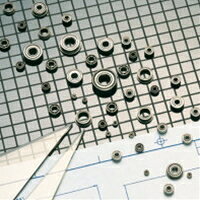 【製品概要】 ・今やミニチュア・ボールベアアリングは、さまざまな機器の回転部には欠かせない部品となっています。そして、ますます機器のダウンサイジング化が進み、小型化・薄型化・低騒音化が求められています。 【深溝玉軸受】 ・内輪・外輪に設けら...