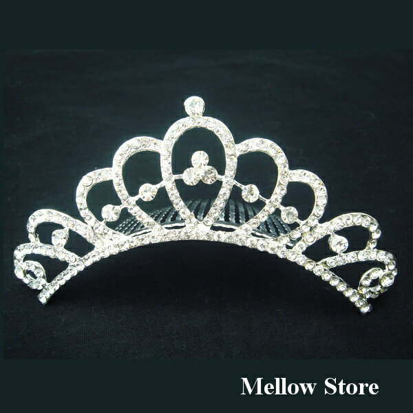 ＜キーワード＞ [ティアラ][コーム][シルバー]　☆ 商品のご紹介 ☆ラインストーンが上品なプリンセスティアラ☆ ブライダルにもピッタリなサイズでやや軽量タイプとなります。 華やかな装いをクラスアップしてくれるティアラは、結婚式、謝恩会な...