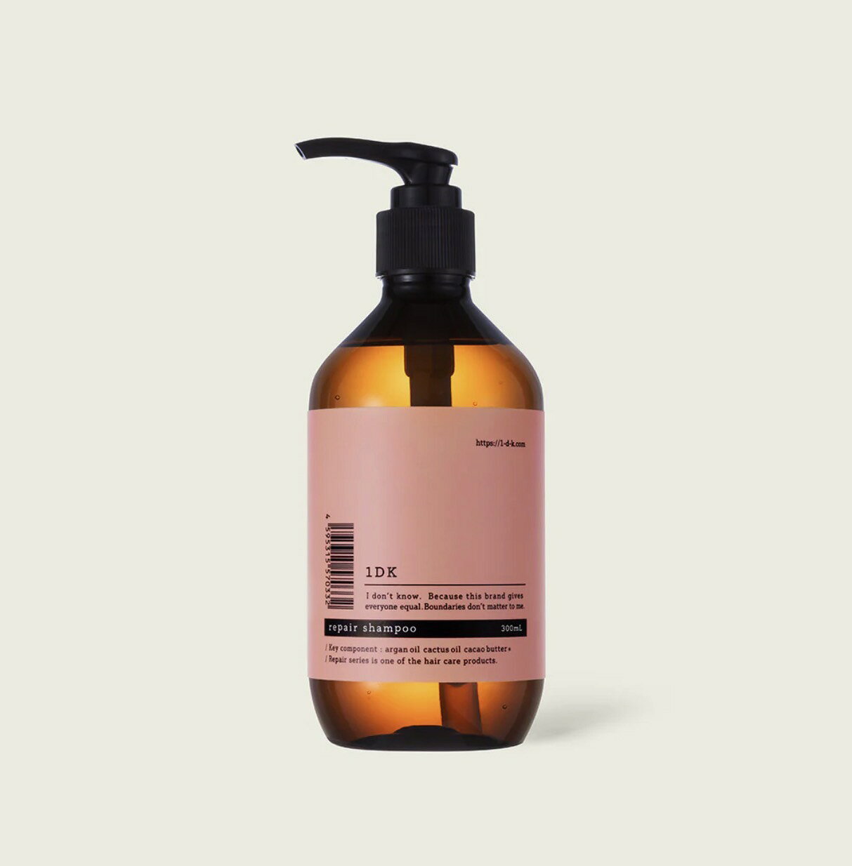 1DK repair shampoo Features ハイトーン・ハイダメージヘア用シャンプー うるおいのある毛髪へ導くヒノキ精油、 毛髪強度を高めるトステア、1DK PLEX、活性ケラチンを贅沢に配合。 毛髪のねじれやうねりを補正し、滑...
