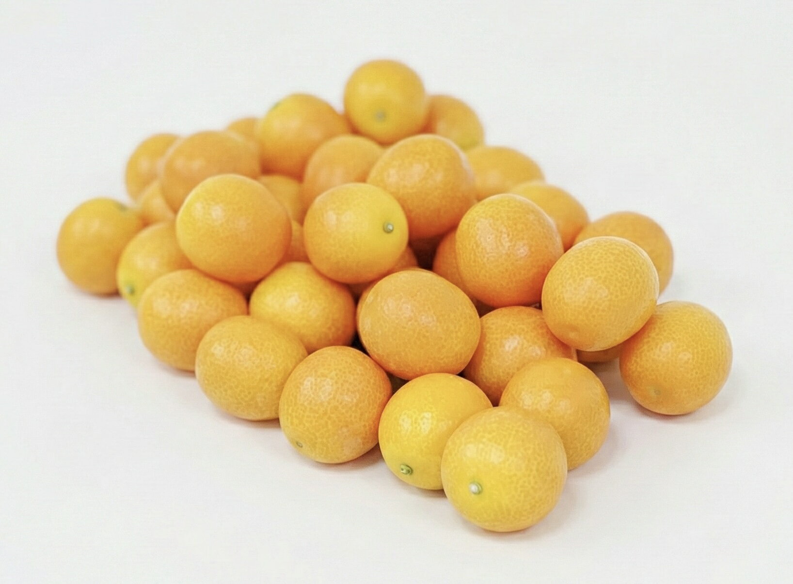 商品情報名称完熟フルーツ金柑【大甘】産地名国内産(鹿児島県産)内容量1kg保存方法直射日光を避け冷暗所で保存栽培方法減農薬栽培・有機肥料使用完熟フルーツ金柑 【大甘®】 フレッシュ 鹿児島県産 生果実 1箱約1kg 化粧箱入り 天然スイーツ...