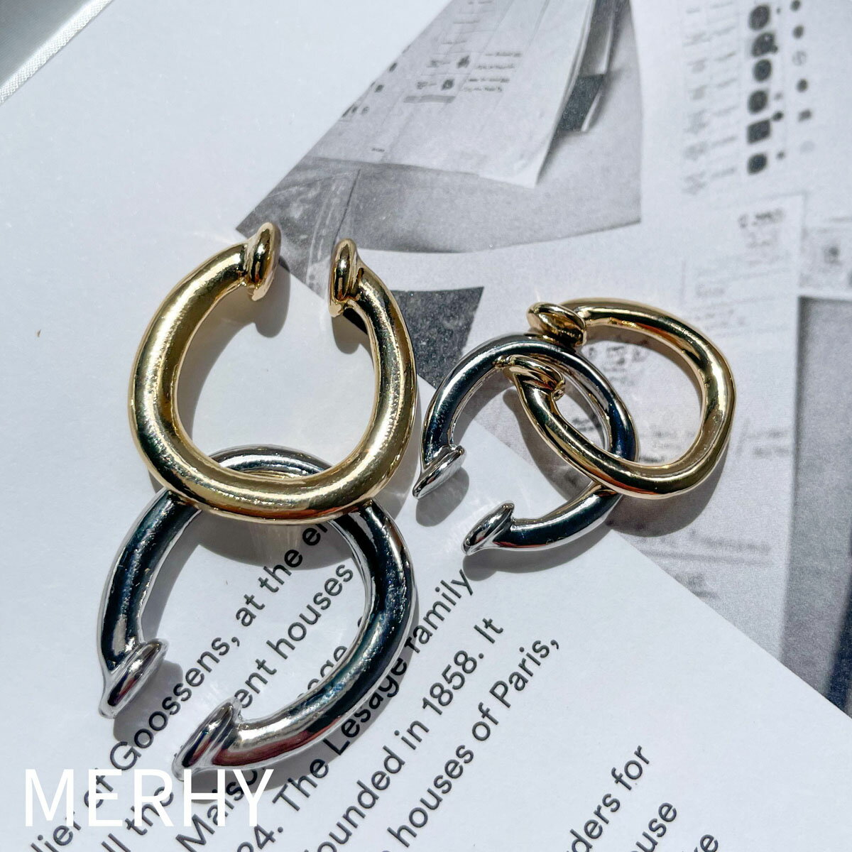 シンプルデザイン！ 太めデザインのイヤーカフ お手持ちのピアスやイヤーカフと 合わせて楽しむのもGood！ また、同じデザインでサイズ違いのイヤーカフME04 smallと 合わせた重ね付けもオススメです!! シルバーとゴールドのMIX付け...