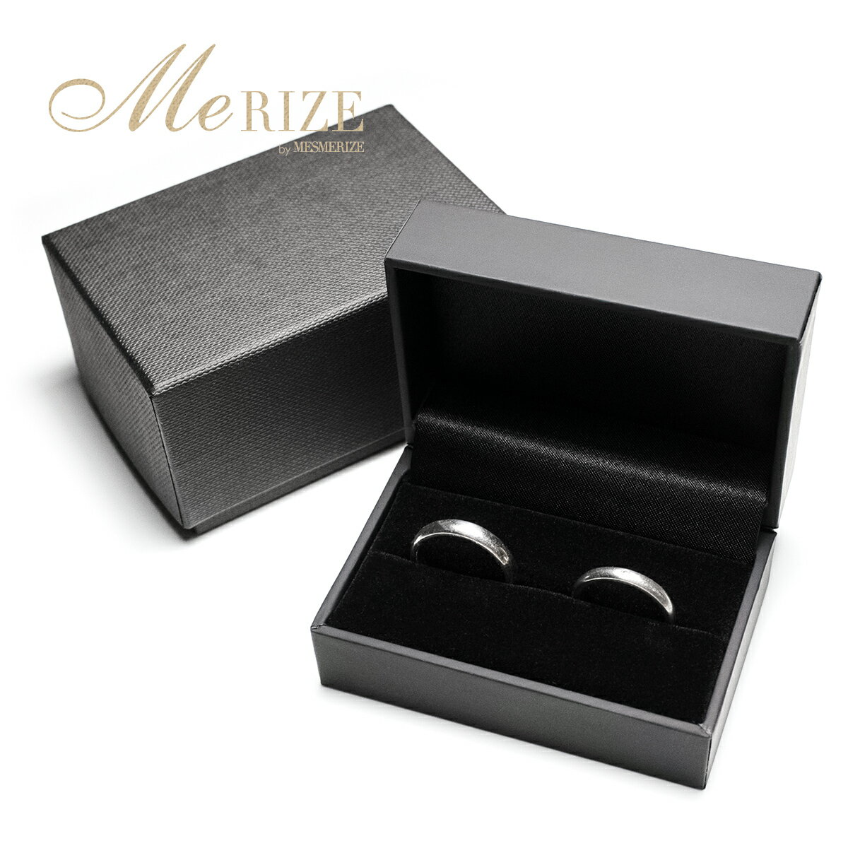 DESCRIPTION ロマンティックな時を演出。 婚約指輪など特別な時にも。ペアリング用ケース。 ソフトでサラサラとしたな手触りの外装と内装はサテン/スエード調。 ALLブラック・ALLホワイト仕上げの、ミニマルでシンプルケース。 DET...