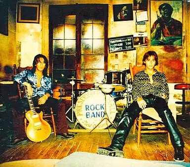 商品名【中古】SURVIVE / B’z（帯無し）種別CD帯についてケースの外側に付属しているキャッチコピーが書かれている用紙のことです。状態正常動作確認済みその他一部商品は特殊ケースは除き中古ケースから新品ケースへの交換を行っております。...