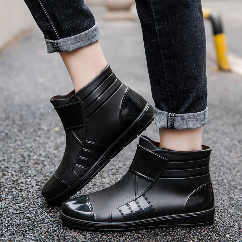 表地：PVCメイン素材：PVC【防水】ソールは天然植物ゴムでできており、環境に優しく、滑り止め、弾力性、断熱性、防水性の利点があります。【耐久性】しっかりしたソールなので一般作業や軽作業にもお使いいただけます。【使用用途】長靴・レインブーツ...