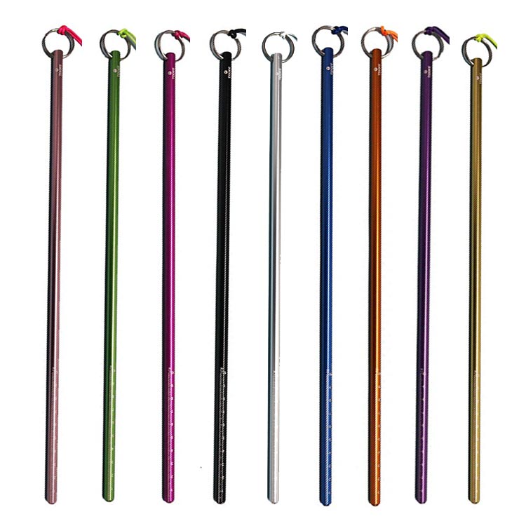 1ミリ単位の見やすい目盛付きアルミ製指示棒。 紛失防止のハンドストラップも付属しています。 カラフルな9色からお気に入りのカラーをチョイス！ 個性が光る☆小物使いにいかがでしょうか？ ※指示棒のカラー、ストラップのカラーが写真と異なる場合も...