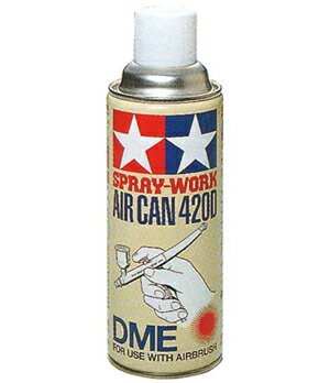地球温暖化への影響が少ない噴射ガスDMEを使用したエアーブラシ塗装用のエアーカンです。タミヤバジャー・スプレーワークエアーブラシと接続でき、吹きつけ塗装を手軽に楽しめます。●エアーブラシとの接続にはアタッチメントが必要です●内容量：420m...