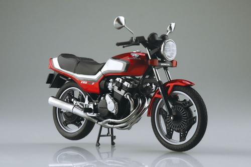 ■商品説明“ロングセラー400マルチ” 完成品バイクシリーズに登場！1984年に再登場した400ccクラスの人気モデル、Honda CBX400Fが完成品バイクシリーズに登場です。特徴的なカラーパターンやホイール形状、X状のエキゾーストパイ...