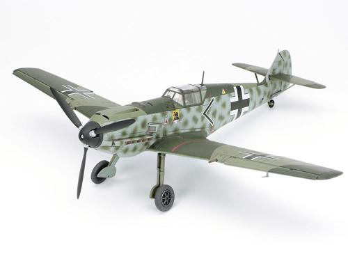 ■商品説明第二次大戦の全期間を通して戦い続けたドイツ空軍のメッサーシュミットBf109。中でも大戦初頭のベルギーやオランダ、フランスとの戦いからイギリス上空の戦い、バトル・オブ・ブリテンまでの主力機となったE-3型のプラスチックモデル組み立...