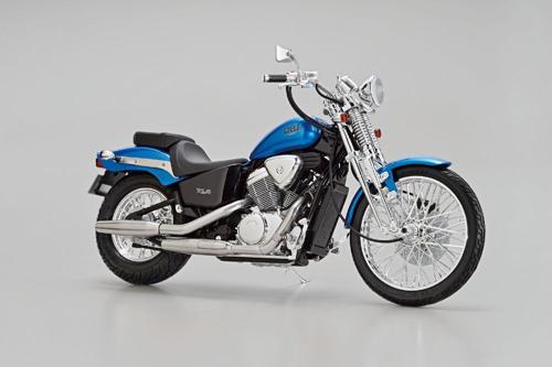 ■商品説明街を震わす。1998年3月、4サイクル・Vツインエンジン特有の力強く鼓動感あふれる走り味と、ゆったりとした快適な乗り心地で人気を博したスティードの追加モデルとしてスティードVLSが登場しました。この車両は誕生10周年の節目に発売さ...