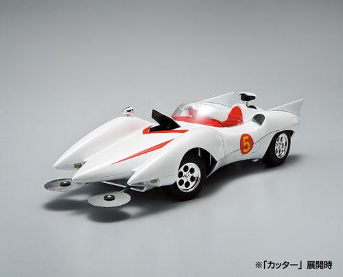■商品説明1967年のTVアニメ放送から50年。半世紀前のデザインとは思えないほどの流麗なボディライン。そしてハンドルに備えられた七つのボタンを駆使し、幾多のレースを駆け抜けた「マッハ号」が、新パッケージでリニューアル決定です！回転鋸「カッ...