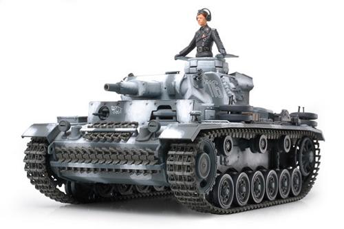 ■商品説明【主力部隊を支える強火力】第二次大戦中盤、前線で問題となっていた火力支援車輌の不足に対処するため、III号戦車の主砲を高性能榴弾や成形炸薬弾も発射可能な短砲身7.5cm砲に換装したのが最終生産タイプのN型です。生産は既存のJ、L、...