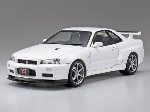 ■商品説明【スカイラインGT-R(R34)の最終型を模型で残してください】国産最強の走行性能を誇るニッサン・スカイラインGT-Rはレースで得たノウハウを次々に投入して熟成を重ねてきました。1999年1月にフルモデルチェンジを受けR34型とな...