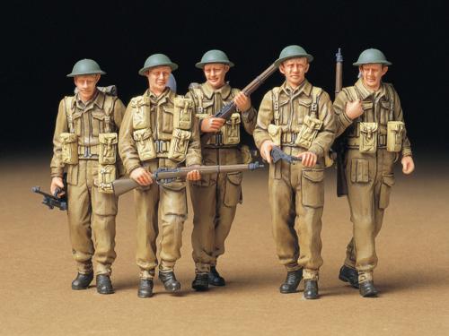 ■商品説明警戒しながら進むパトロール中のイギリス歩兵セットです。ステン・サブマシンンガンを構え先頭を行く分隊長、そしてブレン軽機関銃やエンフィールド・ライフルを手に続く副分隊長や機銃手、弾薬手、小銃手の計5体を自然なポーズでリアルに再現しま...