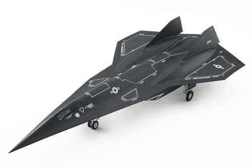 ■商品説明ダークスターを1/72スケールでプラスチックモデルキット化！「ダークスター」とは、映画『トップガン マーヴェリック』に登場するアメリカ海軍の極超音速有人航空実験機です。架空の機体ですが、リアリティの高い機能的で優雅なデザインとなっ...