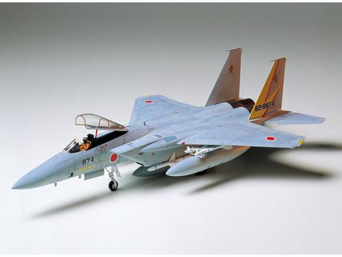 ■商品説明1982年の配備開始以来、航空自衛隊の主力戦闘機として日本の空の守りについているF-15Jイーグルのプラスチックモデル組み立てキットです。クリップド・デルタと呼ばれる独特の三角翼が胴体と融合するイーグルのスタイルを高い実感でモデル...