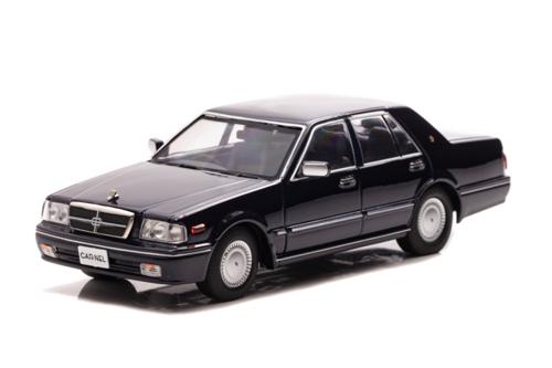 ■商品説明プリンス時代の初代から数えて8代目となる日産グロリア(Y31型)のセダンを1/43スケールでモデル化。セドリックと姉妹車となるこの車は自家用車の他にもタクシーやパトカーなど、はたらく車としても多く使われた。セダンとハードトップがラ...