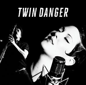 TWIN DANGER詳しい納期他、ご注文時はお支払・送料・返品のページをご確認ください発売日2015/6/23TWIN DANGER / TWIN DANGERツイン・デンジャー / ツイン・デンジャー ジャンル ジャズ・フュージョン海外...