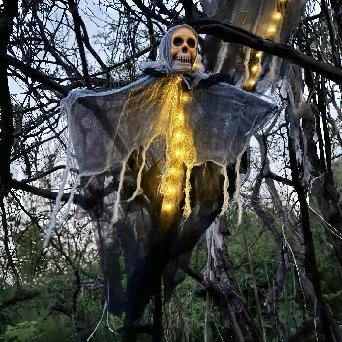 商品情報 商品名：ハロウィーン ドクロ 頭 おばけ ハロウィン デコレーション ライト 髑髏 どくろ お庭 ガーデン 玄関先 ガーデニング 骨 骸骨 頭蓋骨 骨 模型 ハロウィン飾りつけ ハロウィン飾り付け屋外 ハロウィンデコ ハロウィンラ...