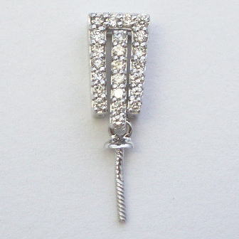 【楽天市場でのお買い物方法】 ■金具のみのご購入できます。■(当店ご購入商品)セミオーダーの加工費は無料です。 全長 (縦×横)　約1.3cm×0.6cm ダイヤモンド 大：0.16ct　小：0.07ct 金具・材質 18金ホワイトゴールド...