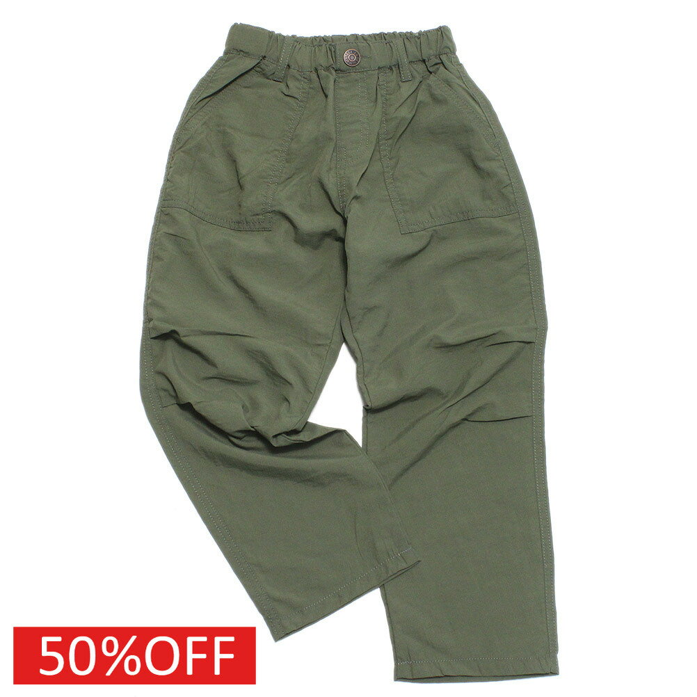 “エフオーキッズ”のベイカーパンツ・膝部分にタックの入ったほどよいドレープ感が魅力・ナチュラルなシワ感が特徴の肌触りの良いナイロン生地・フロントとバックにポケットを配置・バックポケットにはフラップ（蓋）付きで実用性に長ける・デイリーにもお出...