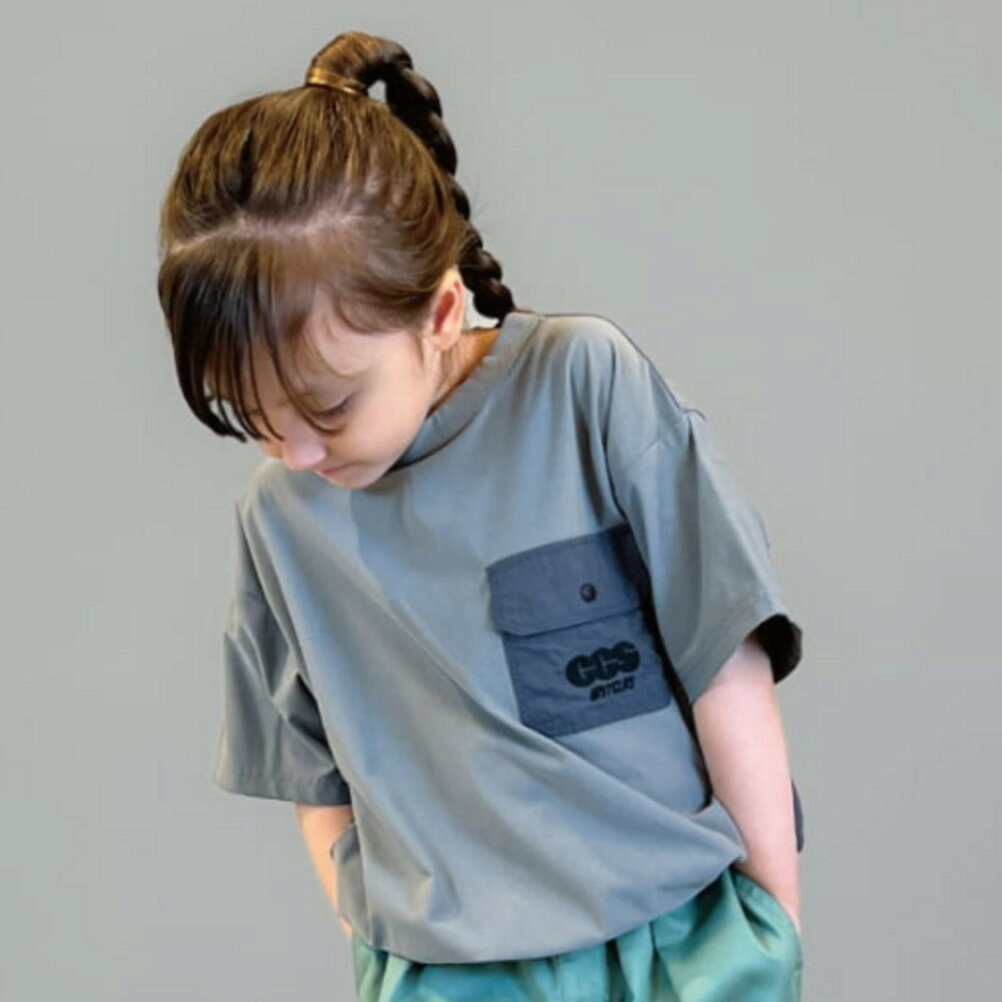 “グルーヴィーカラーズ”のNEW JERSEY MARU DRAWSTRING TEE【3月入荷予定】・ポケットと裾をナイロンで切り替えたバイカラーTシャツ・裾にはドローコード付き・定番のTシャツより身幅、肩幅にゆとりのあるワイドシルエット...