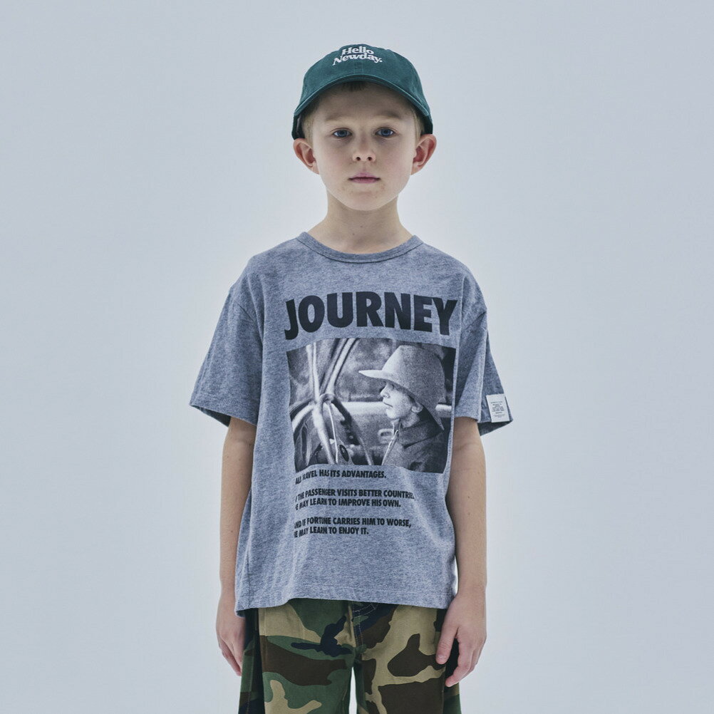 “スムージー”のJOURNEY Tee【4月中旬入荷予定】・前後に大きくレイアウトしたフォトデザイン・SMOOTHYの過去コレクションをプリントに・着回しの利くモノトーン配色・こなれた雰囲気を演出してくれるゆったりシルエット・生地は肌当たり...