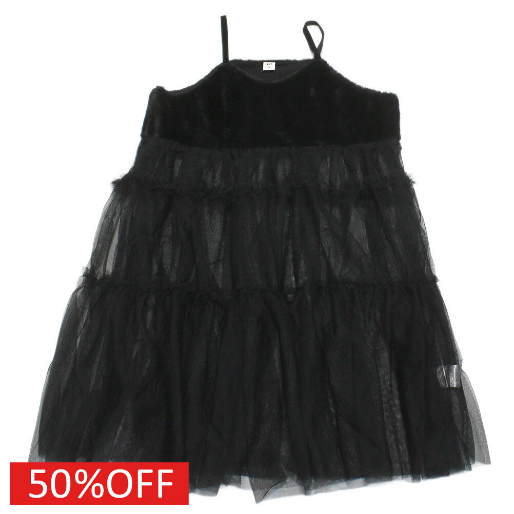 “エヌエイチティー”のファー チュール ワンピース・透け感のあるチュールワンピース・ティアード仕様でボリュームのあるシルエット・肩紐は秋冬らしいベロア素材・胸元はあたたかみのあるファーで切り替え・スタイリングの幅が広がるレイヤードアイテムポ...