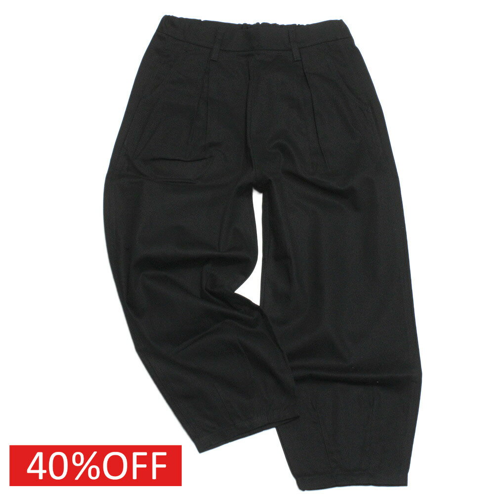 “エヌエイチティー”のロングサーカスパンツ・裾のタックが特徴的なサーカスパンツ・カジュアルな雰囲気のコットンツイル素材・ウエストはアジャスターゴムで調節可能・シンプルな無地で着回しやすいアイテム綿100%カーキ(KH)メーカー希望小売価格は...