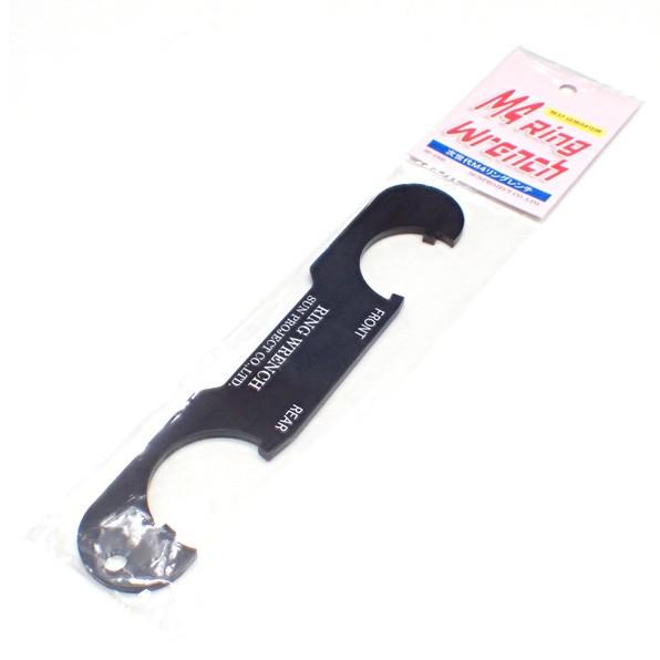 ※こちらの商品はラッピング不可となっております。 サンプロジェクト製のリングレンチ。 次世代電動ガンM4各種のバレル・ストック固定リングの締め付け・取り外し用メンテナンス工具です。 フロントはバレル側、リアはストック側に使用します。銃をしっ...