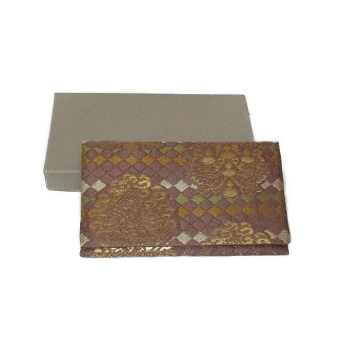 商品説明素材 日本製（名物裂ギャラリーあらいそ） 表地絹100%（西陣織） 裏地：レーヨン サイズ約7×11×0.8cm(化粧箱入り） メーカー都合により化粧箱が無地に代わります。 特徴名刺が約20枚ほど入ります。カード入れとしても使えます...