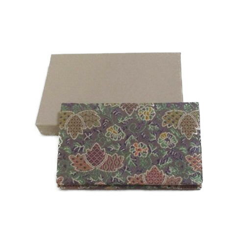 商品説明素材 日本製 名物裂ぎゃらりーあらいそ 絹100% サイズ約7×11×0.8cm(化粧箱入り） 特徴名刺が約20枚ほど入ります。カード入れとしても使えます。薄型で高級感があり、素材が正絹なのでとても軽くて持ちやすいお品です。柄の解説...