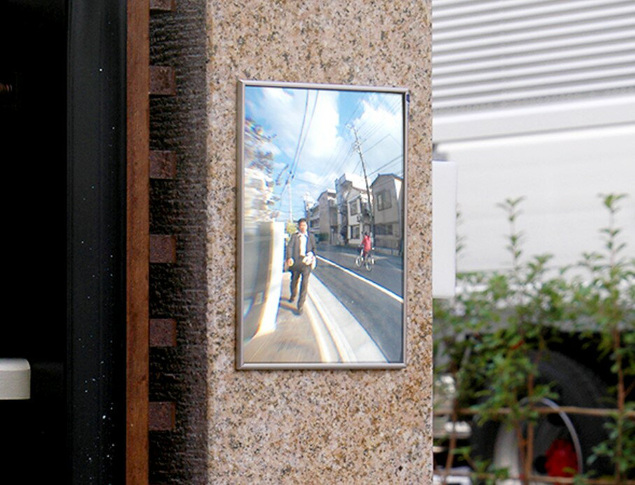 平面なのに視野が広い。壁にワンタッチで取付けできます。防犯　広角　FFミラー【FF15】 平面なのに視野が広い。壁にワンタッチで取付けできます。 品番 寸法（高×幅×厚） 総重量 FF15 150×210×6mm 250g 【FF33】 3...