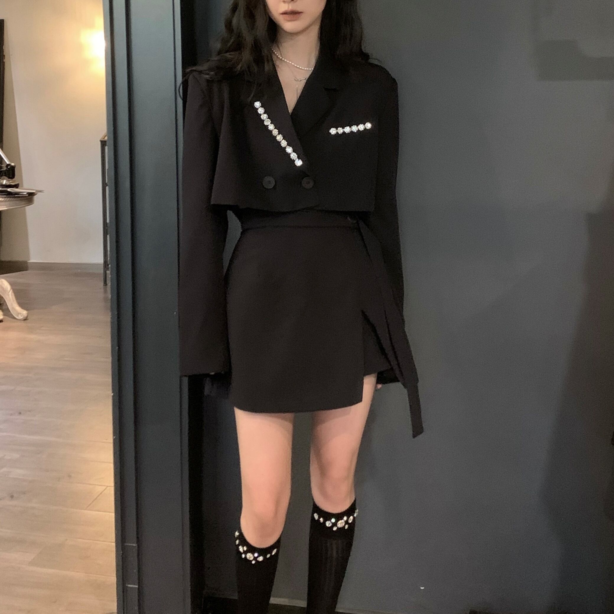 商品情報 Colorブラック Size【ワンサイズ】＜ジャケット＞着丈：38cm、肩幅：40cm、バスト：92cm＜スカート＞スカート丈：40cm ・サイズ表記は生産元の情報を記載しておりますが、1cm〜3cm程度の誤差がある場合がございま...