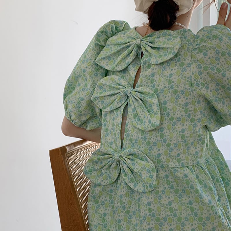 商品情報 Colorホワイト、グリーン Size（cm）ワンサイズ服の長さ：55 胸囲：102 肩幅：36 袖丈：24 ・サイズ表記は生産元の情報を記載しておりますが、1cm〜3cm程度の誤差がある場合がございます。・生産ロットによっては、...