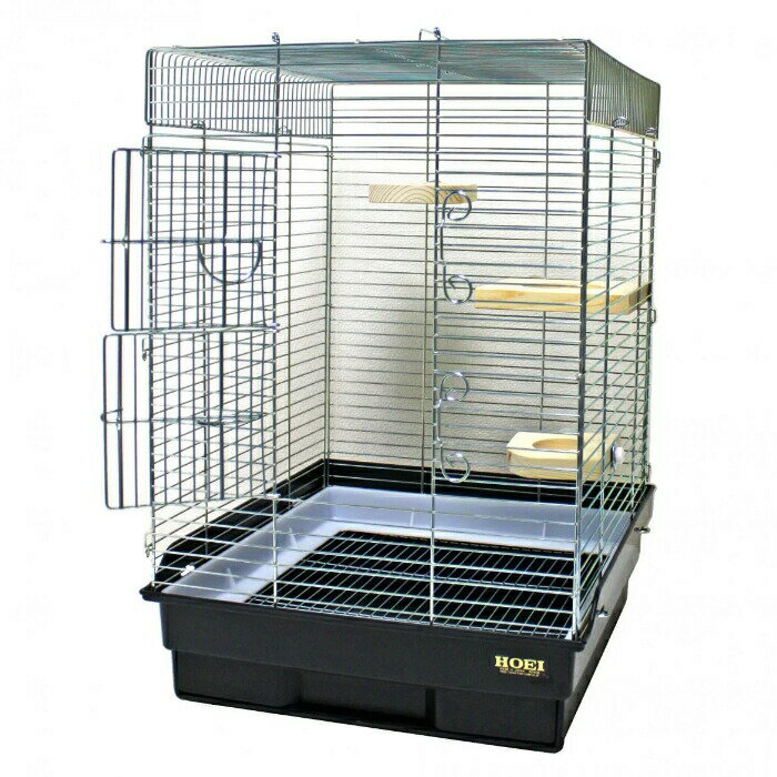 リス、マーモセット、フクロモモンガなどの小動物におすすめのケージです。線と線の間隔が11mmと狭く設計されています。引き出しからの水漏れを軽減する「35水漏れ防止枠」付きです。【本体サイズ】370×415×545(mm)【材質】鉄・プラスチ...