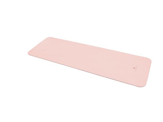 エクササイズにかかせないマット。衝撃をしっかり吸収する厚さ10mmタイプ。