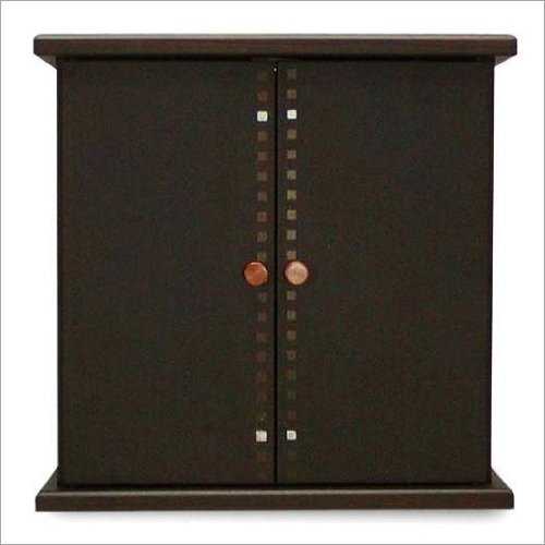 漆器 ミニ仏壇 ( 大 ) 吉野 ■商品説明■ 毎日身近な場所でご供養できる本格漆器の家具調小型仏壇です。 紀州の塗り職人が心を込めて仕上げた蒔絵の技術と、インテリア としても優れたスタイリッシュなデザインは置く場所を問いません。 マンショ...