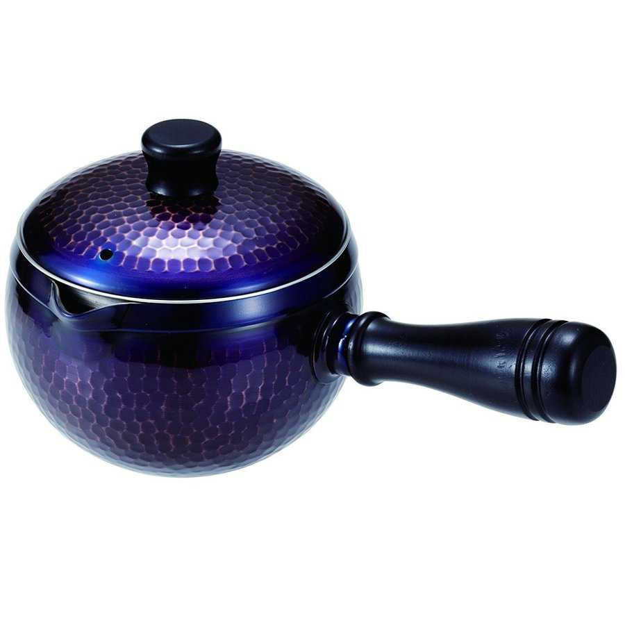 茶を飲み、茶器を愛でる。 心にゆとりをもたらす銅具。 お茶の美味しさは茶葉と水で決まるといわれております。 銅は水を美味しくする効果があるのですが、その効果は銅イオン効果と呼ばれるもので、水中に超微量の銅が溶出してイオン化し塩素を分解するこ...