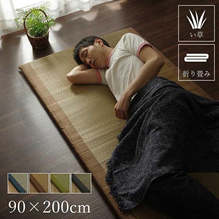 サイズ約90×200cm カラーブルー/ブラウン/グリーン/ブラック 組成側地=い草（九州産） 中材=固わた40mm ヘリ=綿100% 原産国日本製 洗濯表示洗濯不可 ■ い草を使用したシンプルな格子柄のフリーマットです。ご休憩やくつろぐと...