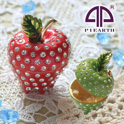 荷馬車の部分にはたくさんの桜とクリスタルをふんだんに使用し、豪華な雰囲気に仕上げました。