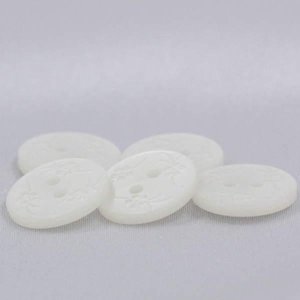 ☆ 貝調プラスチックボタン ☆ Shell Finished Plastic Button 貝ボタンに似せたシャツ、ブラウス、カーディガンにお使いいただきたいボタンです。 ハンドメイド（手作り、手芸、釦の付け替え）などにいかがでしょうか。 ...