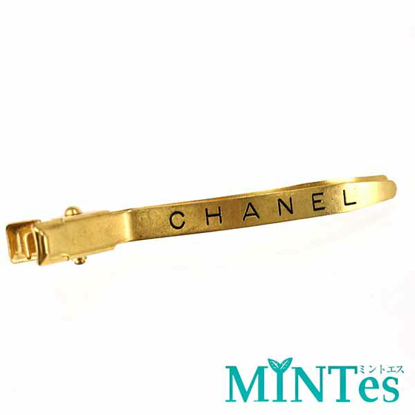シャネル ロゴ ヘアクリップが入荷しました。シンプルでありながら高級感があふれるシャネルのヘアクリップ♪ゴールドのボディとCHANELのロゴが特徴的でデイリーはもちろんお出かけにもお使いいただけるアイテムです♪ ブランド Chanel シャ...