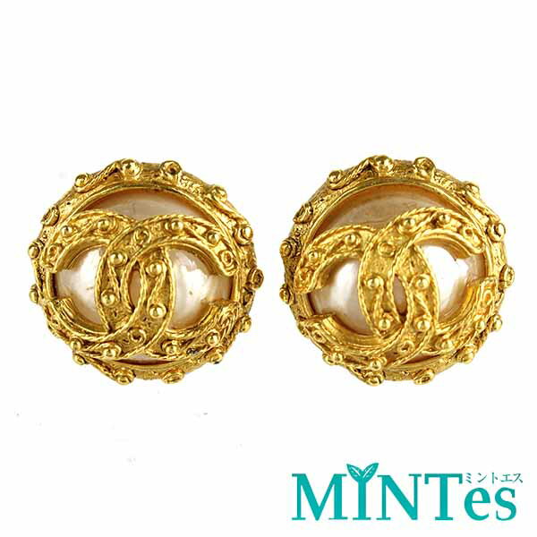 シャネル ココマーク パール イヤリングが入荷しました。存在感のあるゴールドカラーにパールのイヤリング♪パッと目を惹きインパクトがあります♪デイリーはもちろんお出かけにも大変重宝します♪ ブランド Chanel シャネル商品名ココマーク パ...