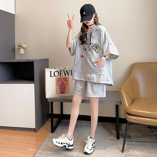 ■商品名：上下セット ■商品内容：トップス＋ズボン■素材：ポリエステル■サイズ：M-XL※実寸は平置きでメジャーによる採寸のため、多少の誤差が生じる場合がございます。■カラー：2色■生産国:中国 日本検査済み注意点：●生産時期により、色・サ...