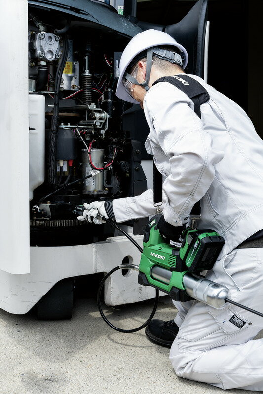 AL18DAは取り回し性に優れた18Vコードレスグリースガンです。ダイヤルでグリースの吐出量を10段階で調整することが可能です。 建設機器や農業機器、設備等へのグリース注入作業 最大吐出圧力69Mpaと最大吐出速度207ml/分の性能により...