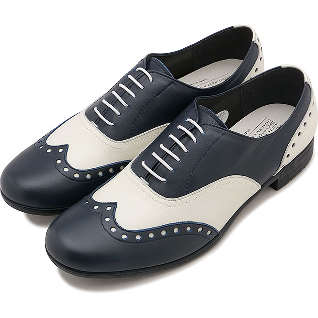 [ ブランド ]トラベルシューズ バイ ショセ　TRAVEL SHOES by chausser [ ジャンル ] 短靴／ウィングチップ [ 素　 材 ] アッパー：ガラスレザー（防水） 上品さ溢れるガラスレザー 2000年、デザイナーの前...